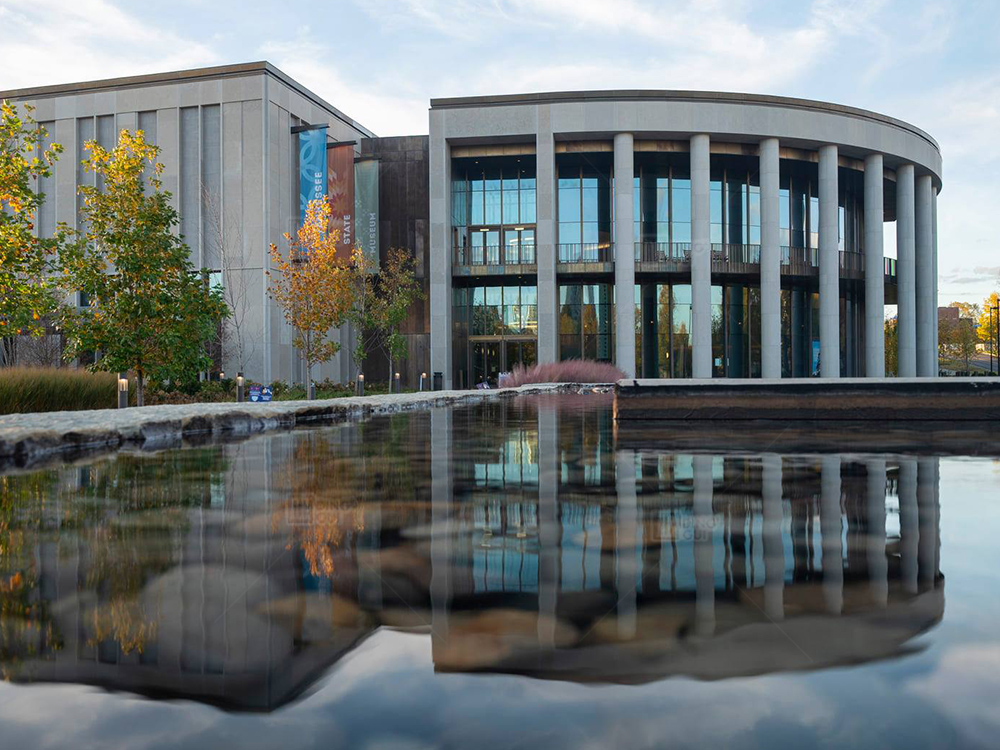Tennessee State Museum | DG Display Showcase