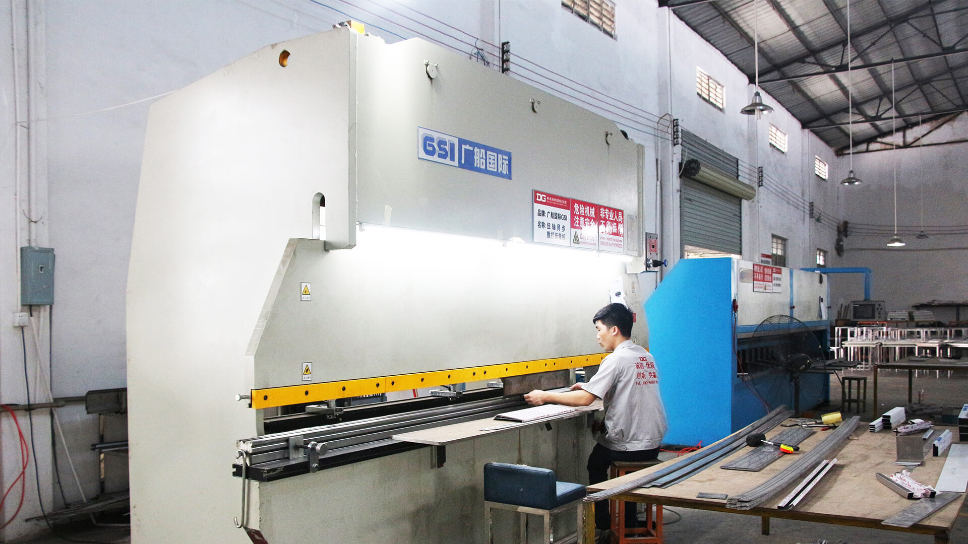 Professional Custom Display Showcase Factory