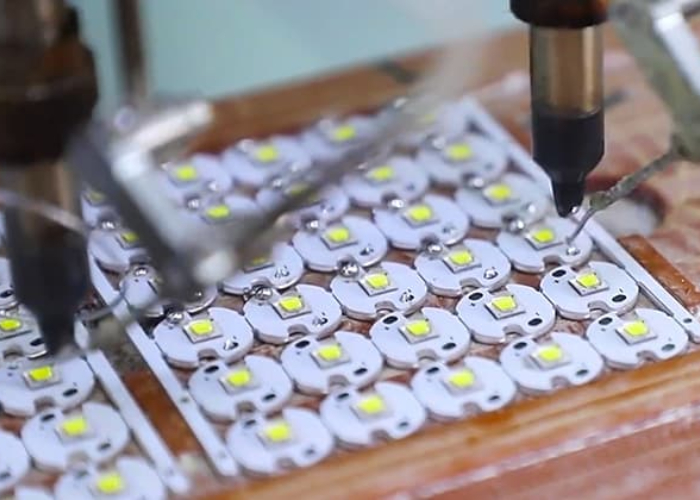 From Raw Rod to Reliable Beam: A Look Inside Aluminum Flashlight ...