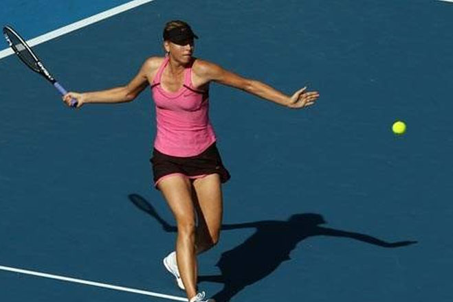 What are the types of tennis courts?