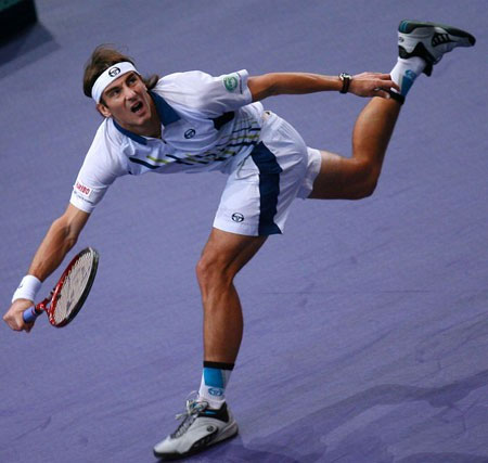 What are the types of tennis courts?