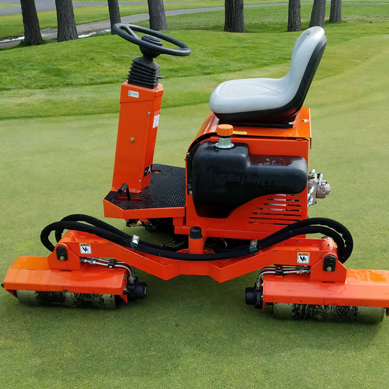 Artificial putting green roller