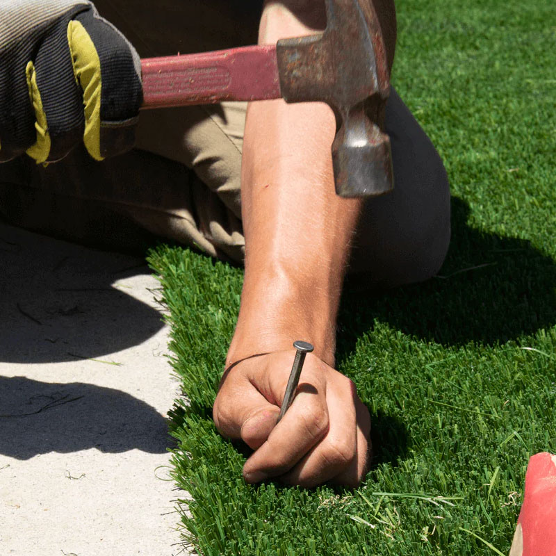 Fixing artificial grass corner seam lifting | Doleader