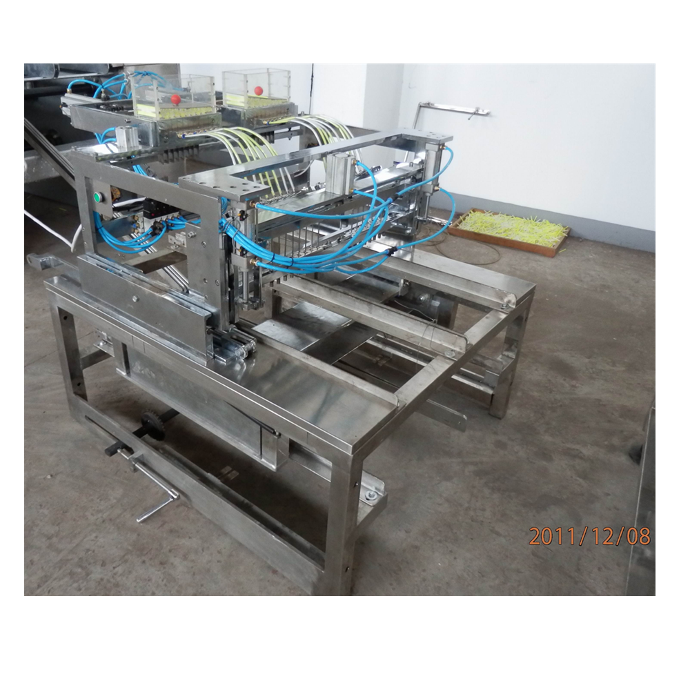 Structure and principle of candy pouring molding machine