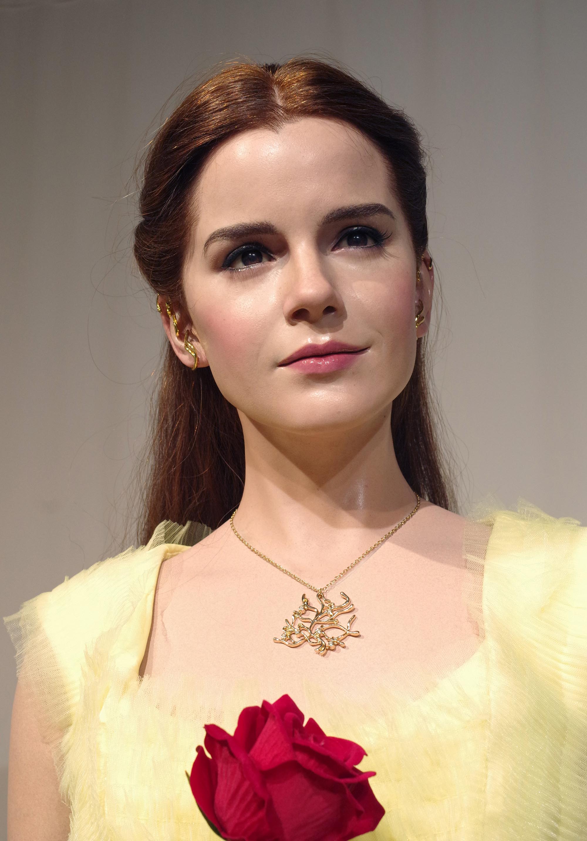 The Most Realistic Mannequin Statues of Emma Watson in Beauty and the ...