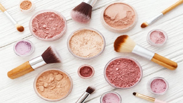 A Guide to the Best Compact Powders - Banffee