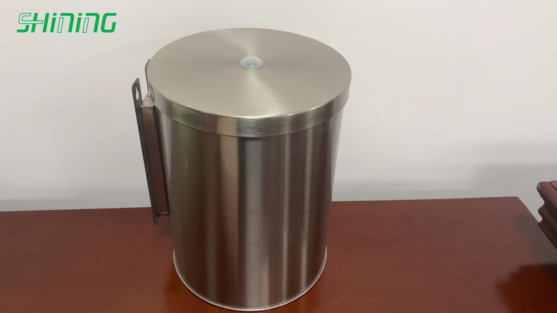 Wall mounted wipes dispenser with Anti-finger print